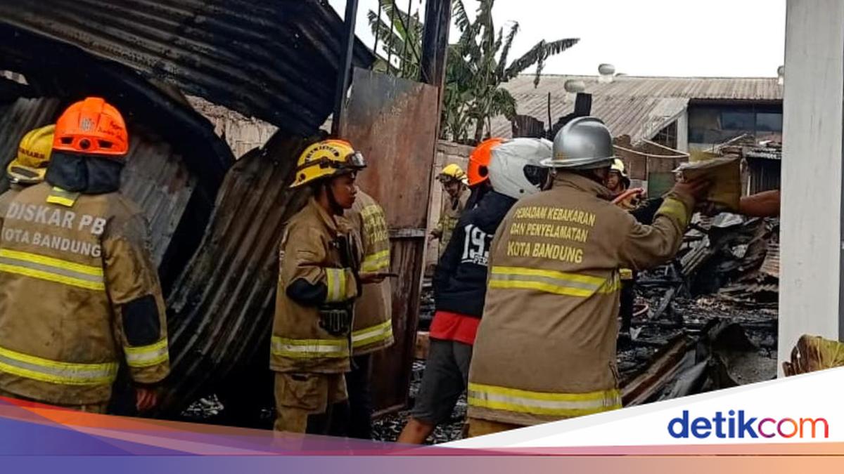 Gudang Bahan Baku Sepatu di Gedebage Hangus Dilalap Api
