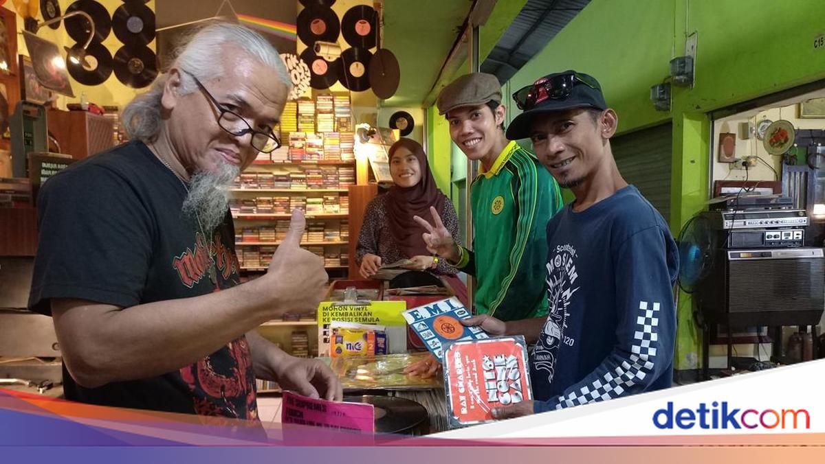Pasar Nostalgia Surabaya, Surga Barang Antik Penuh Cerita Masa Lalu