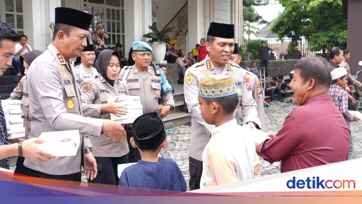 Jumat Berkah Polresta Sidoarjo, 3.000 Nasi Kotak Dibagikan ke Warga