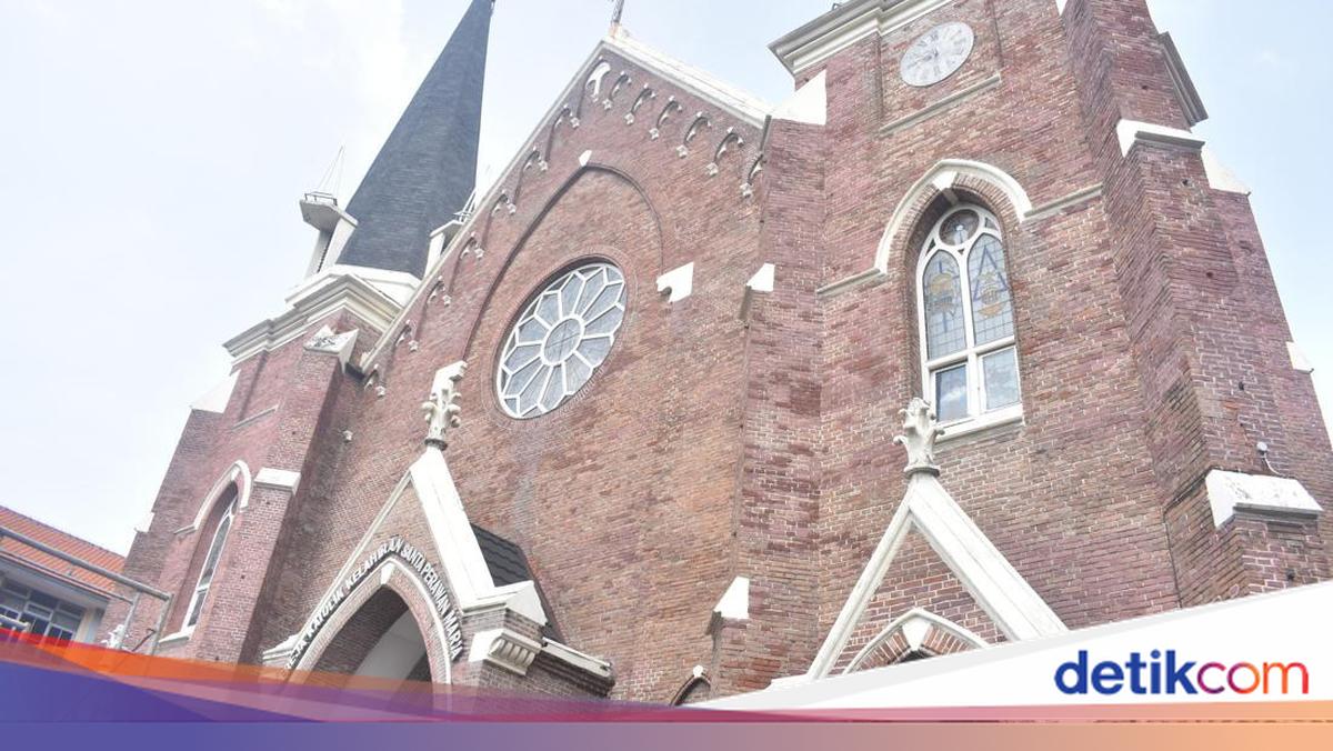 Menelusuri Gereja Santa Perawan Maria Tertua di Surabaya