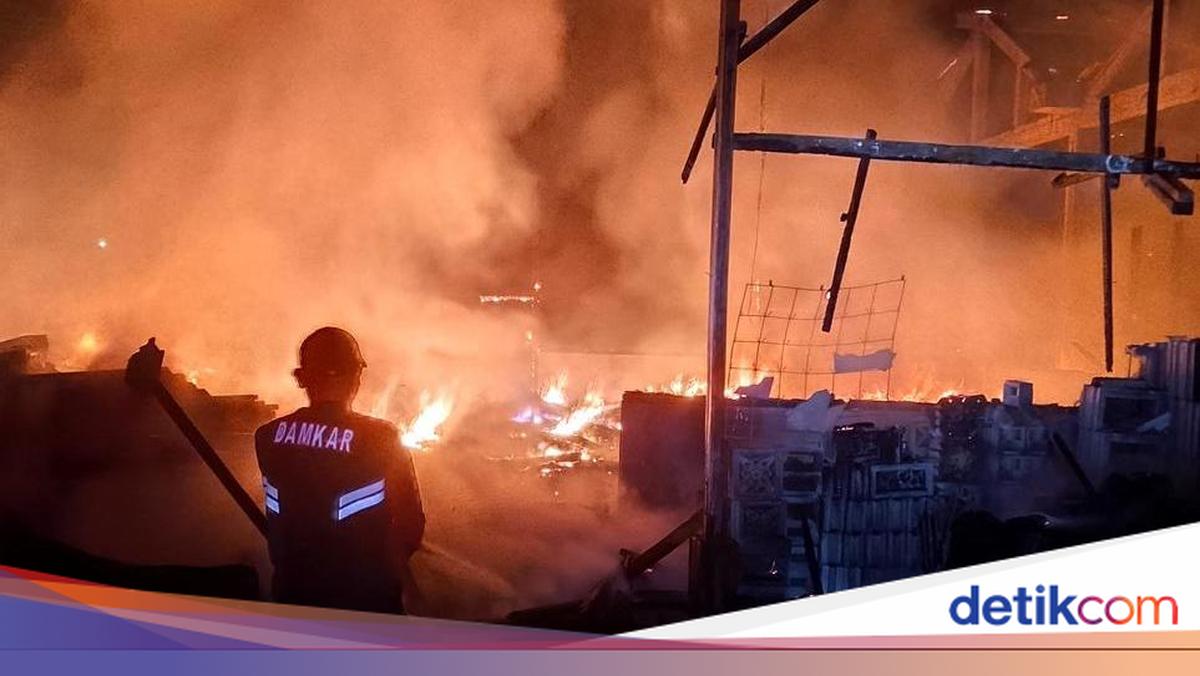 Toko Material dan Penggilingan Padi di Demak Terbakar, Pemilik Rugi Rp ...