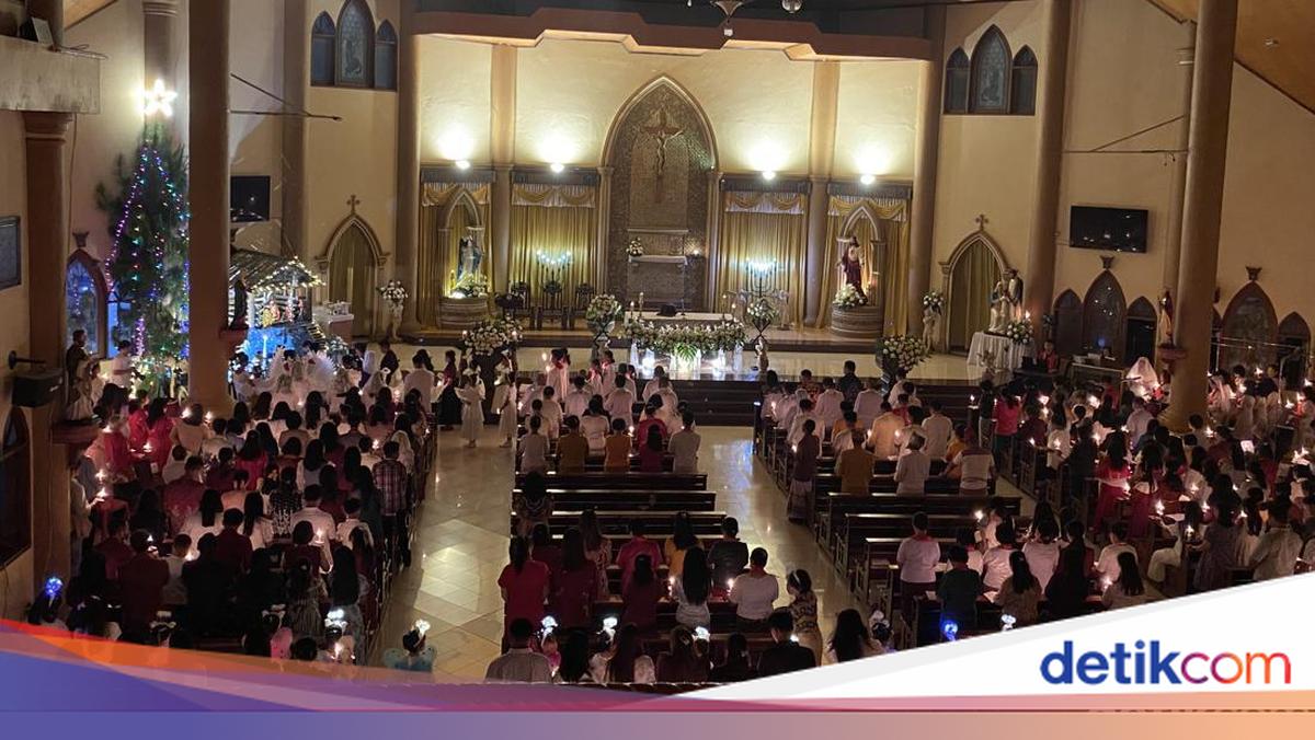 Umat Katolik Rayakan Misa Natal 2025 di Gereja Paroki Makale Toraja