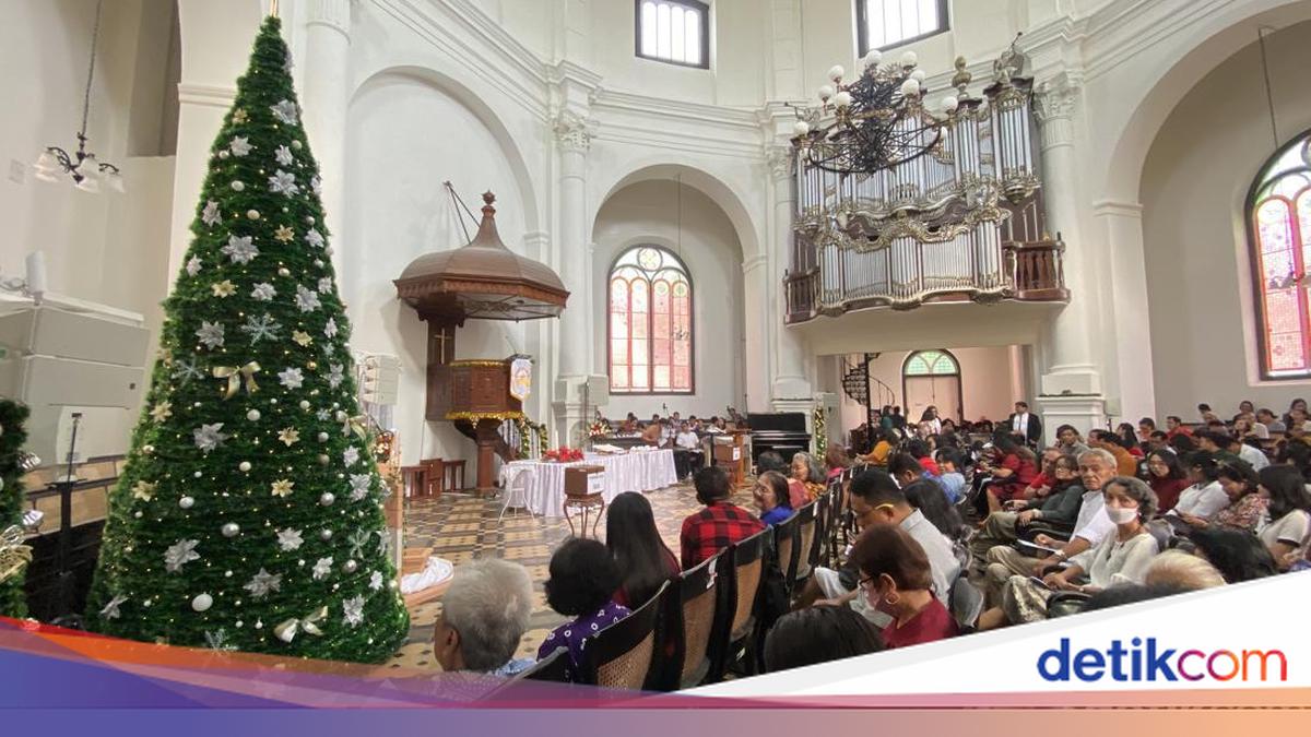 Khidmatnya Peringatan Natal di Gereja Blenduk Kota Lama Semarang