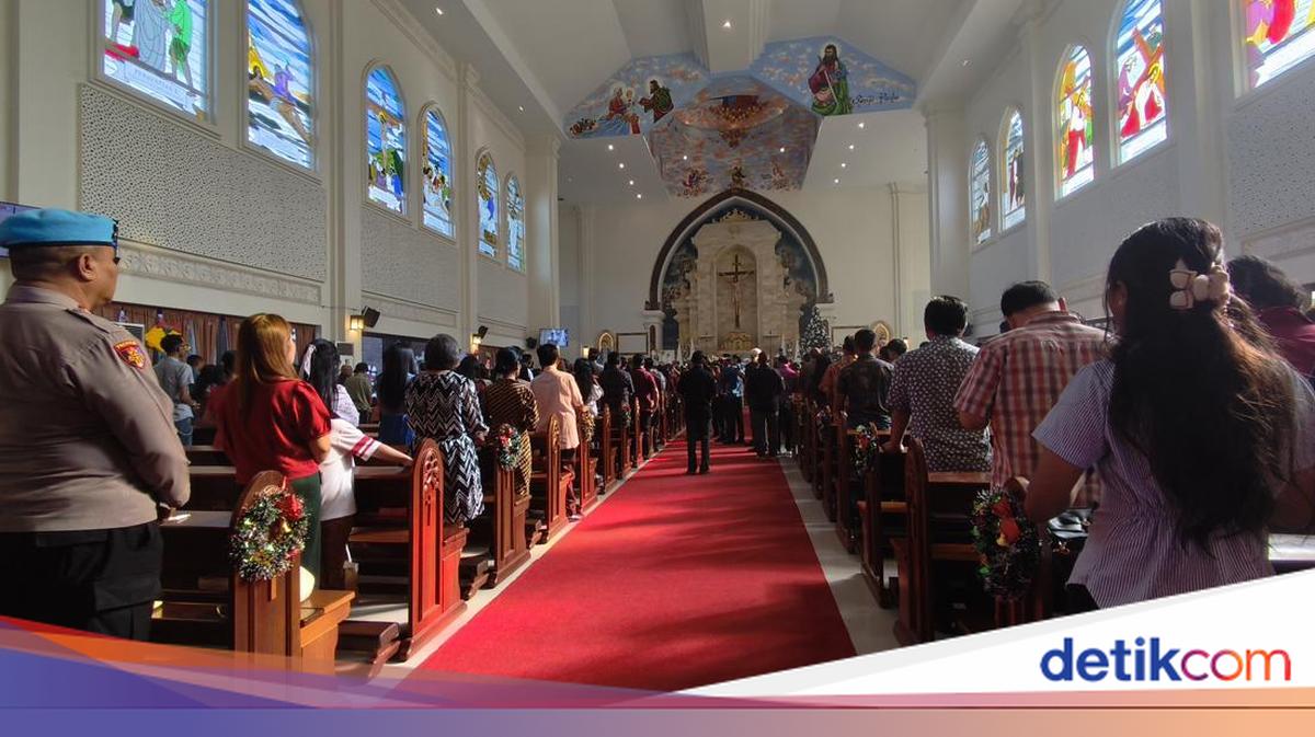 Cek Natal Sejumlah Gereja di Singaraja, Sutjidra: Ibadah Berjalan Khidmat