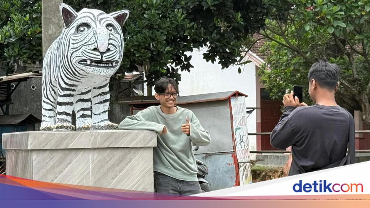 Patung Macan Putih Viral di Kediri Dibangun Pakai Dana Pribadi Kades