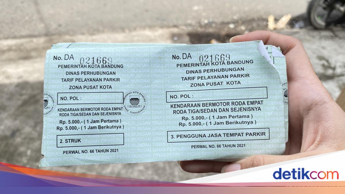 Kenali Ciri Jukir Resmi Bandung: Seragam dan Warna Karcis