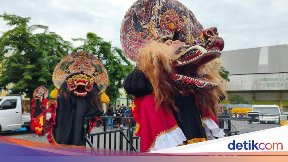 Jaranan-Tari Remo Meriahkan Malam Tahun Baru di Sidoarjo