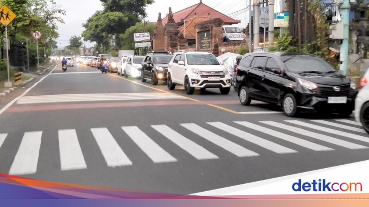 Arus Bubaran Bedugul, Jalur Denpasar-Singaraja di Mengwi Macet