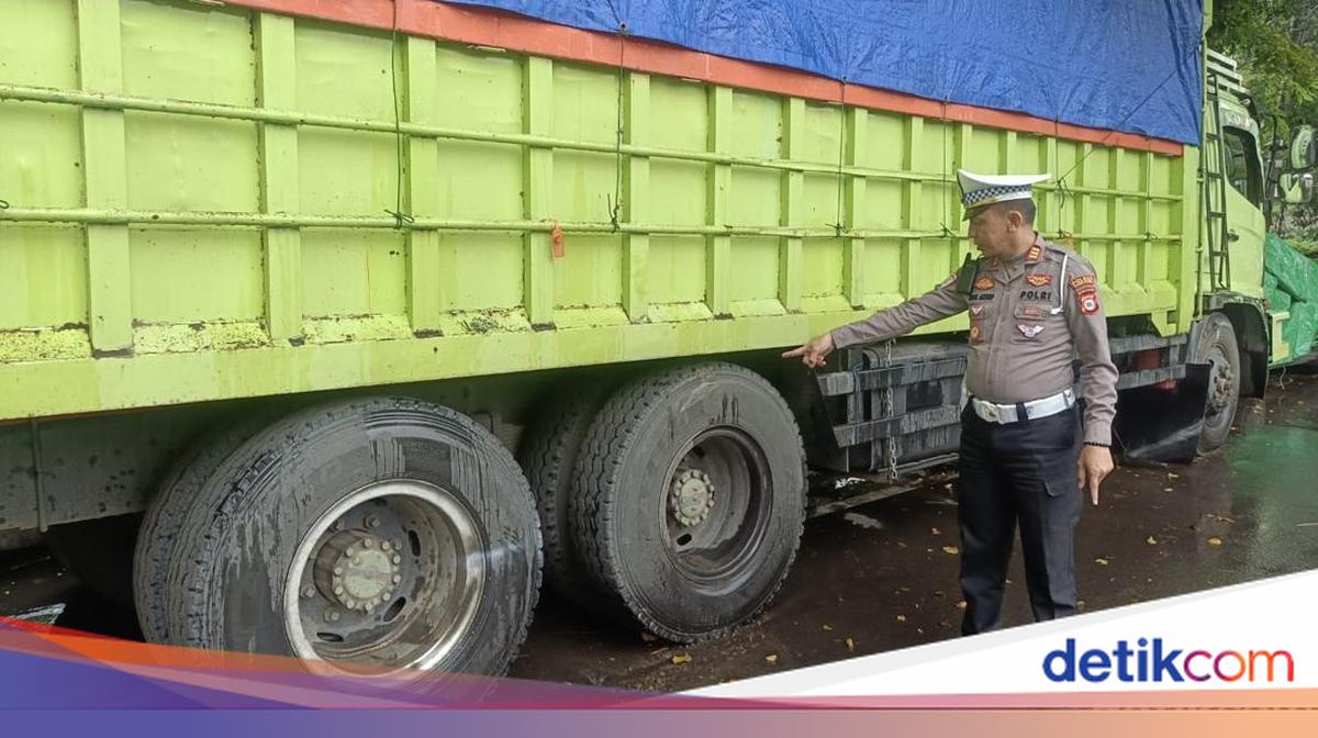 Pemotor Wanita di Parepare Tewas Terlindas Truk Usai Tabrak Mobil Parkir