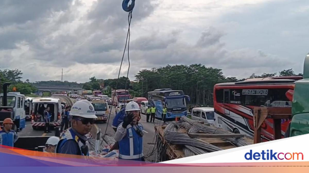 Detik-detik Ngeri Kecelakaan Maut di Tol Batang Versi Sopir Truk