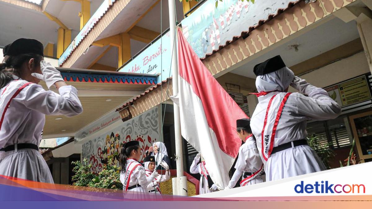 SEB 3 Menteri: Sekolah Wajib Upacara Bendera Tiap Senin