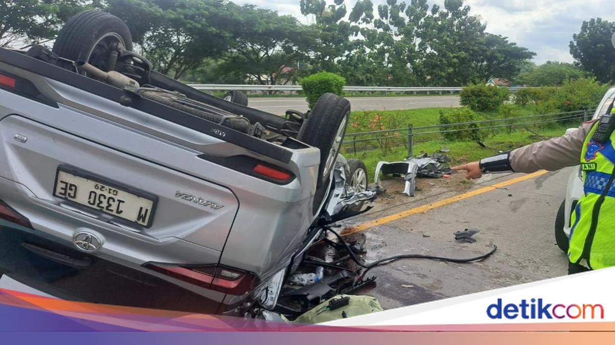 Avanza Tabrak Truk di Tol Jombang-Mojokerto, 2 Orang Tewas