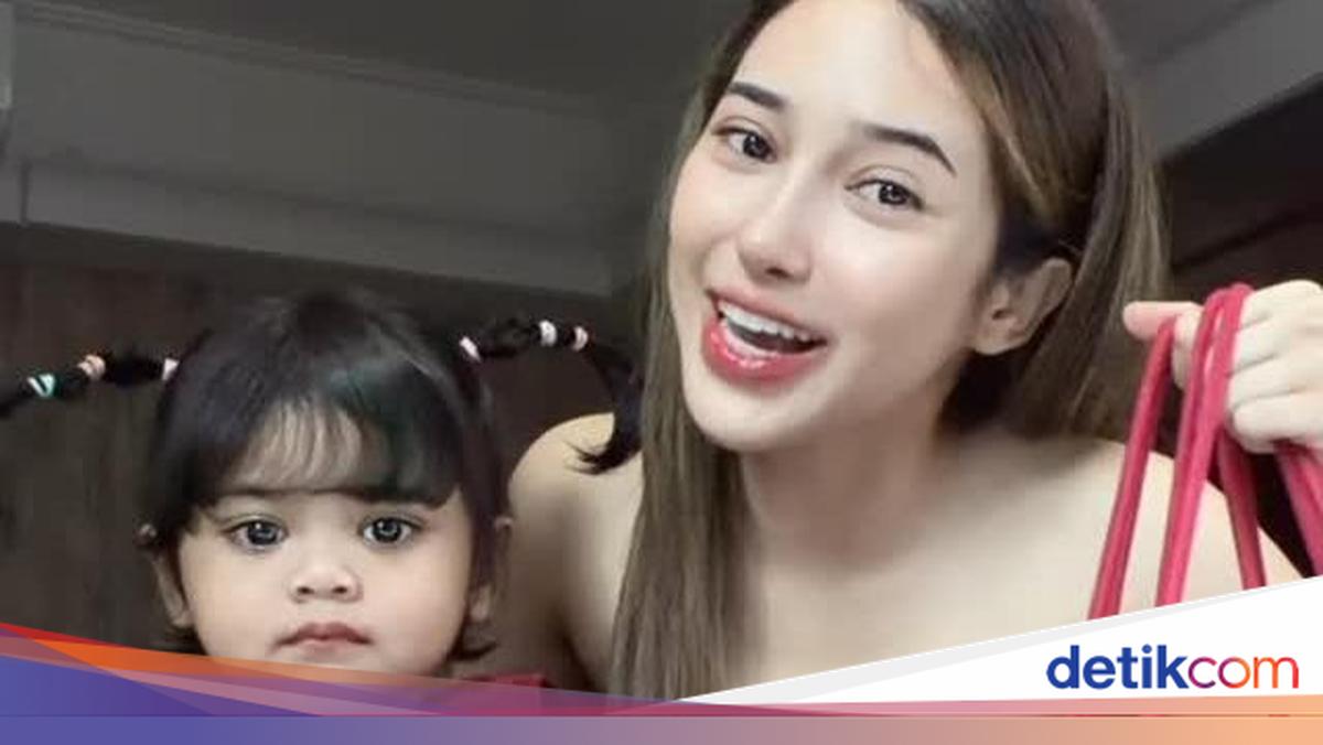 Wow! Dilan Janiyar Kadoi Anak 2 Tahun Gelang Cartier Rp 35 Juta
