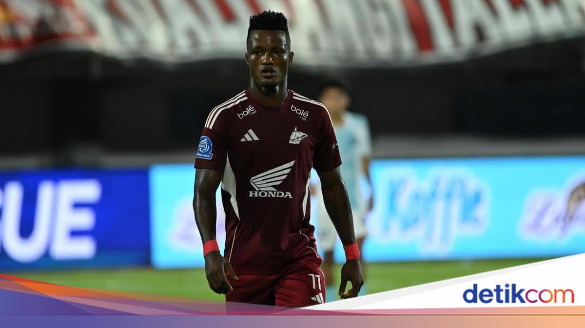 Pelatih PSM Makassar Doakan Abu Kamara Sukses di Persis Solo