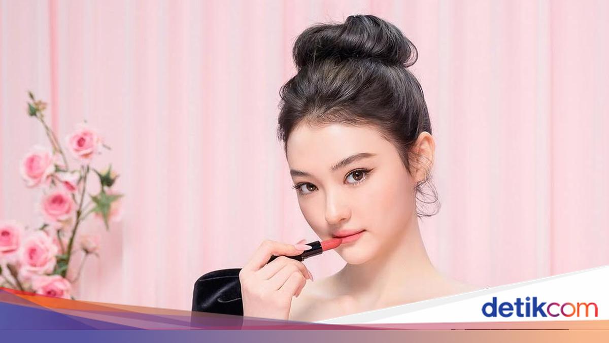 Foto: Ella Gross Jadi BA Lipstik MAC Cosmetics, Cantiknya Nggak Ada Obat
