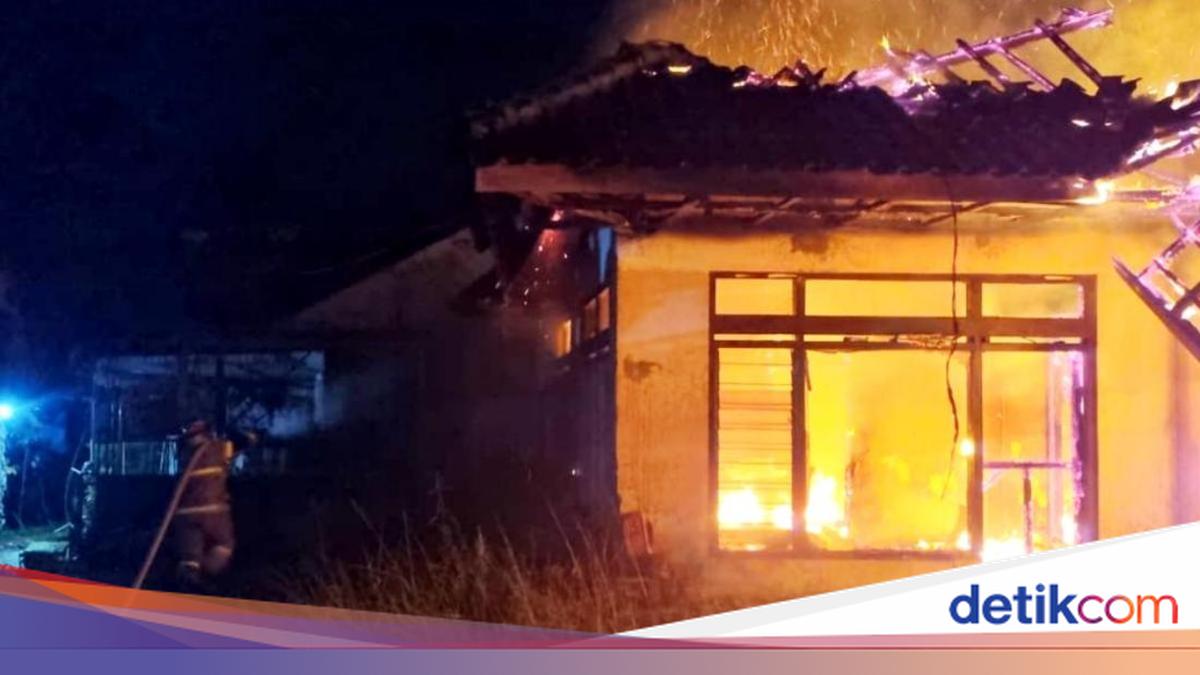 Amukan 'Si Jago Merah' Hanguskan Rumah Sunyi di Kawali Ciamis