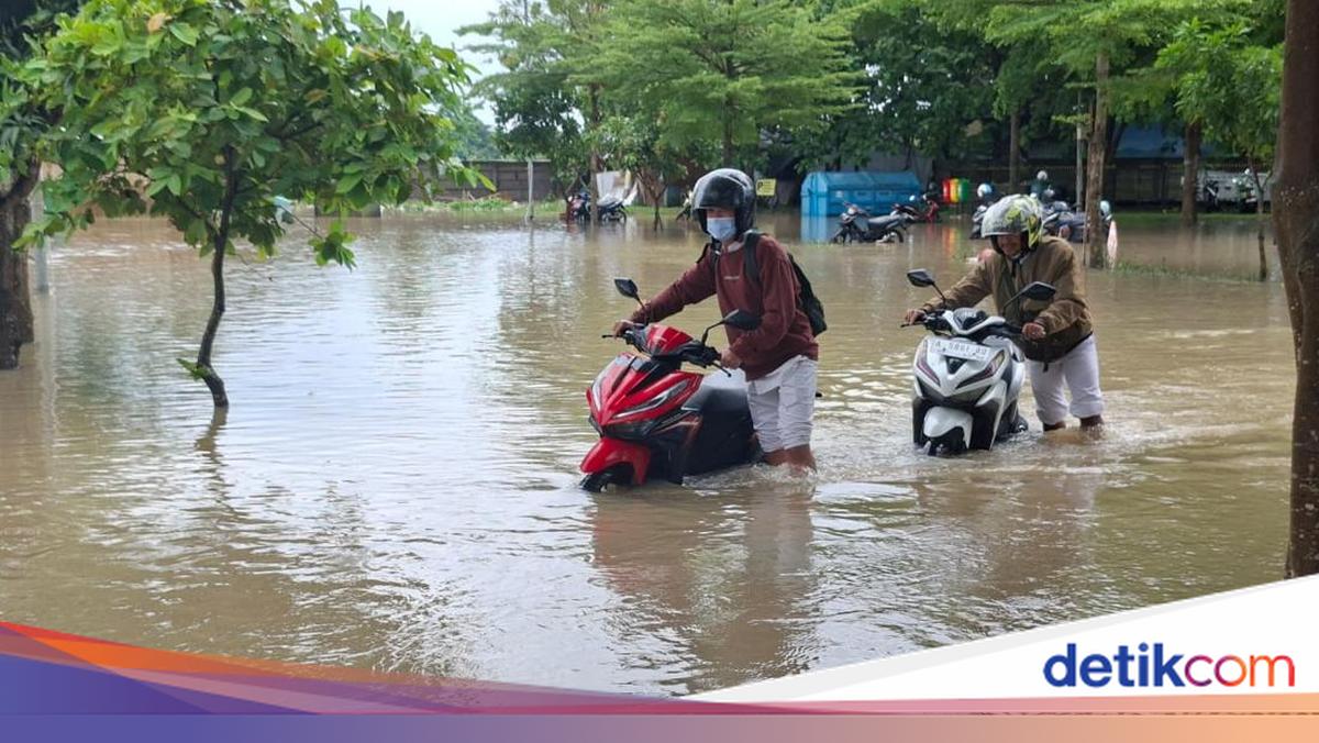 RSUD Kota Serang Banjir, Kendaraan di Parkiran Terendam