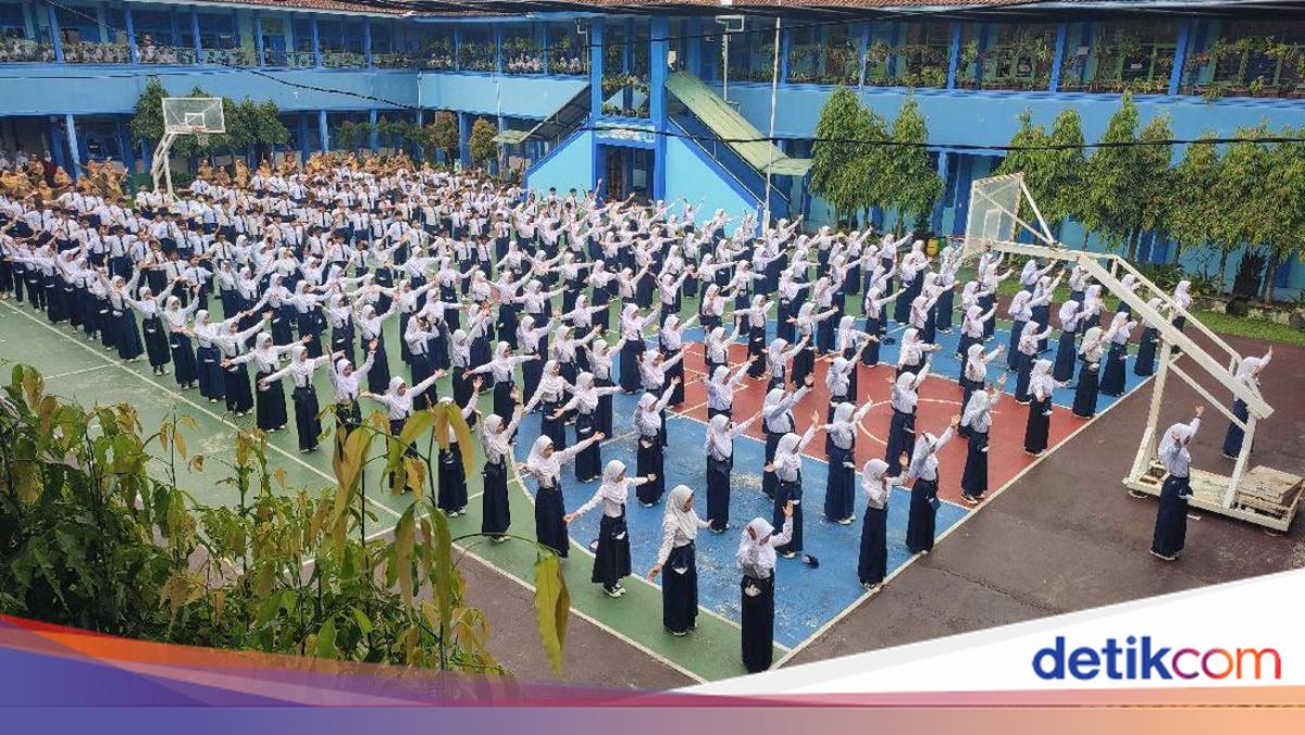 Suasana Ceria Hari Pertama Semester Genap di SMPN 1 Ciamis