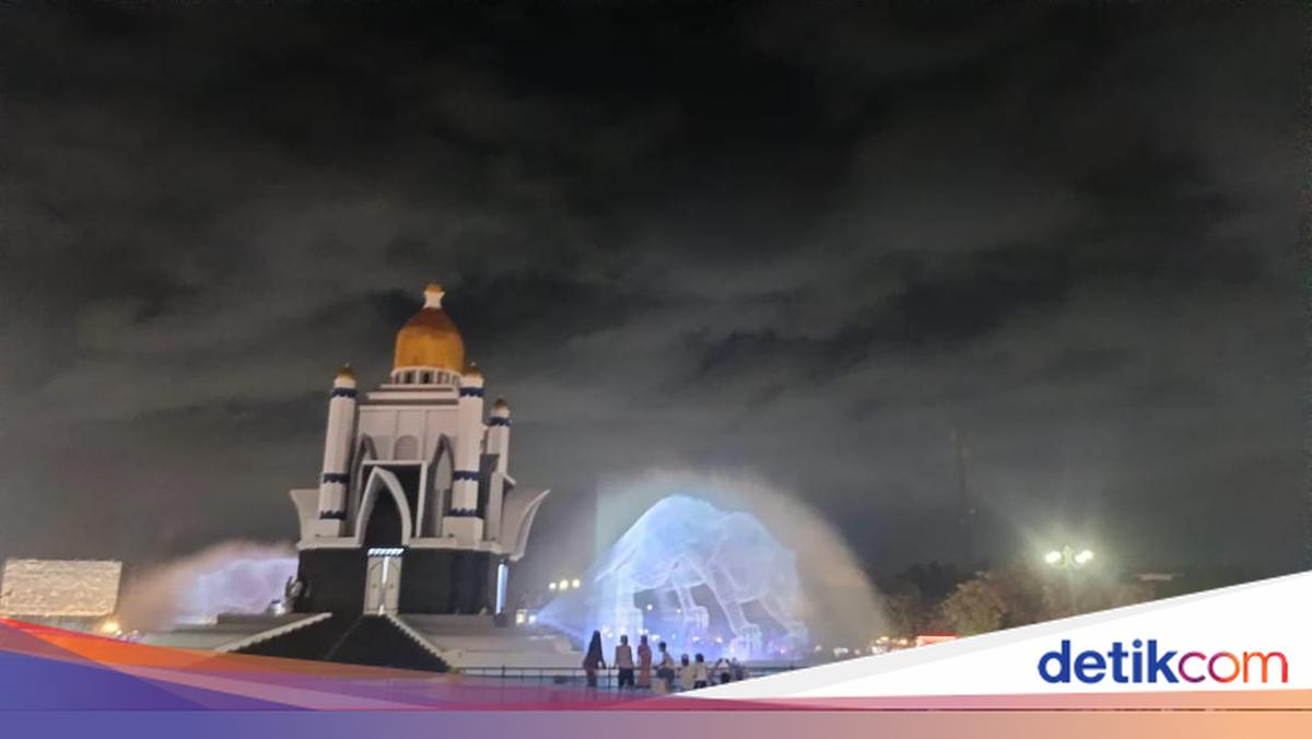 Water Screen Jadi Nyawa Baru Monumen Giri Menang Square