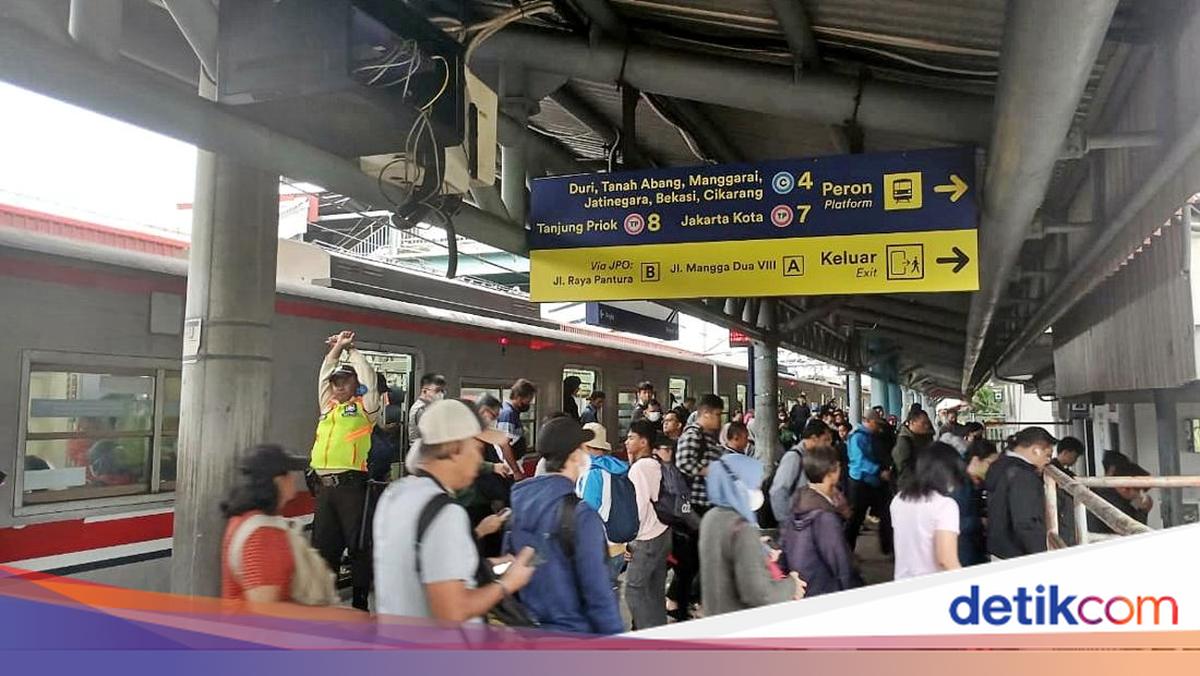 KRL Kampung Bandan Beroperasi Lagi Usai Jalur Kebanjiran