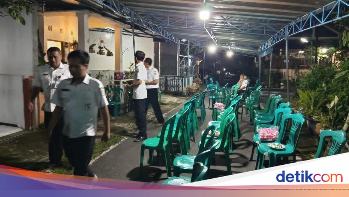 Suasana Rumah Duka Pendaki Gunung Slamet Syafiq Ali di Magelang
