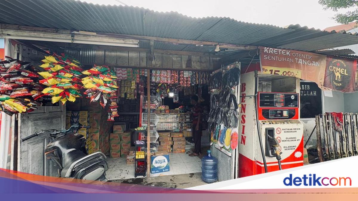 Warung Bugis dan Motor Thunder Butut Penghias Jalan Makassar