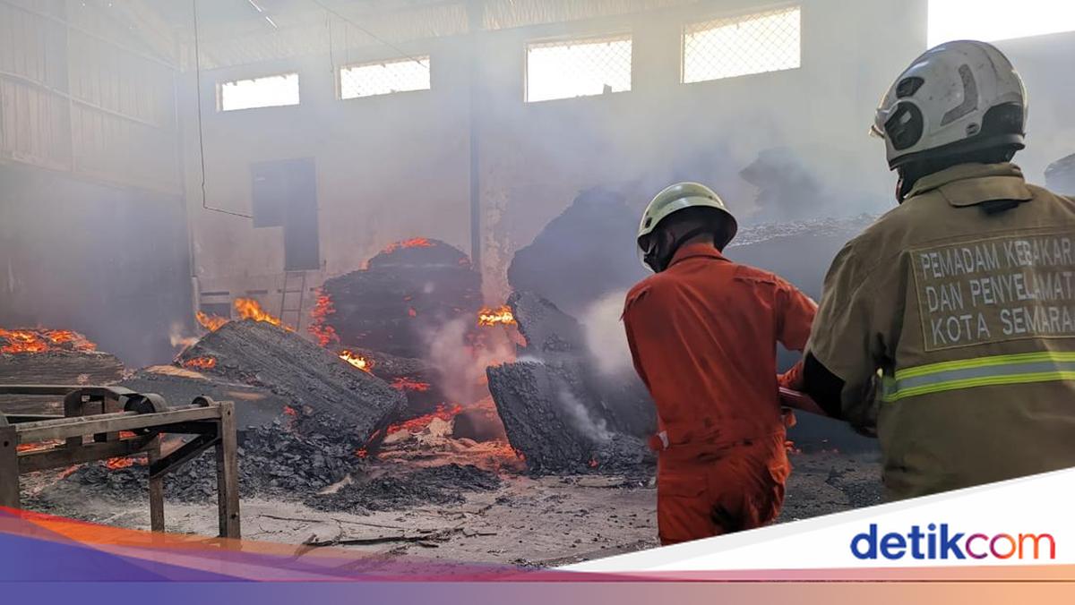 Pabrik Triplek di Terboyo Semarang Terbakar, Baru Padam Usai 6 Jam