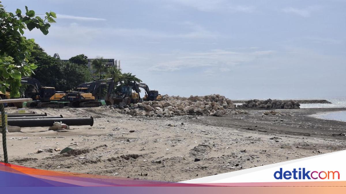 Abrasi Pantai Kuta Kian Parah, Breakwater Sedang Dipasang