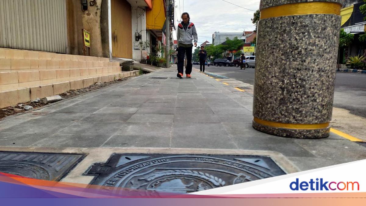 Pembangunan Trotoar Tanpa Guiding Block Disorot Pertuni Tulungagung