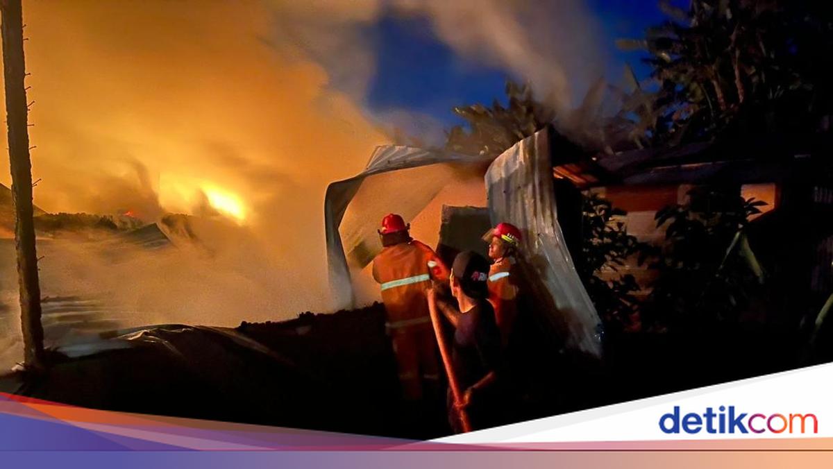 Kebakaran Hebat di Kendari Hanguskan Gudang Cengkeh-Rumah, Kerugian Rp 5 M