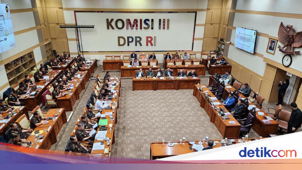 Jaksa Agung Rapat Bareng Komisi III DPR, Kajati Se-Indonesia Hadir