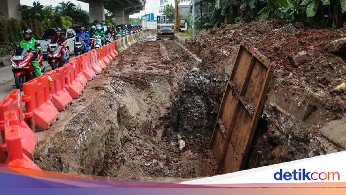 Proyek Galian Muncul Lagi, Kemacetan Parah Kembali Terjadi di Caman Bekasi