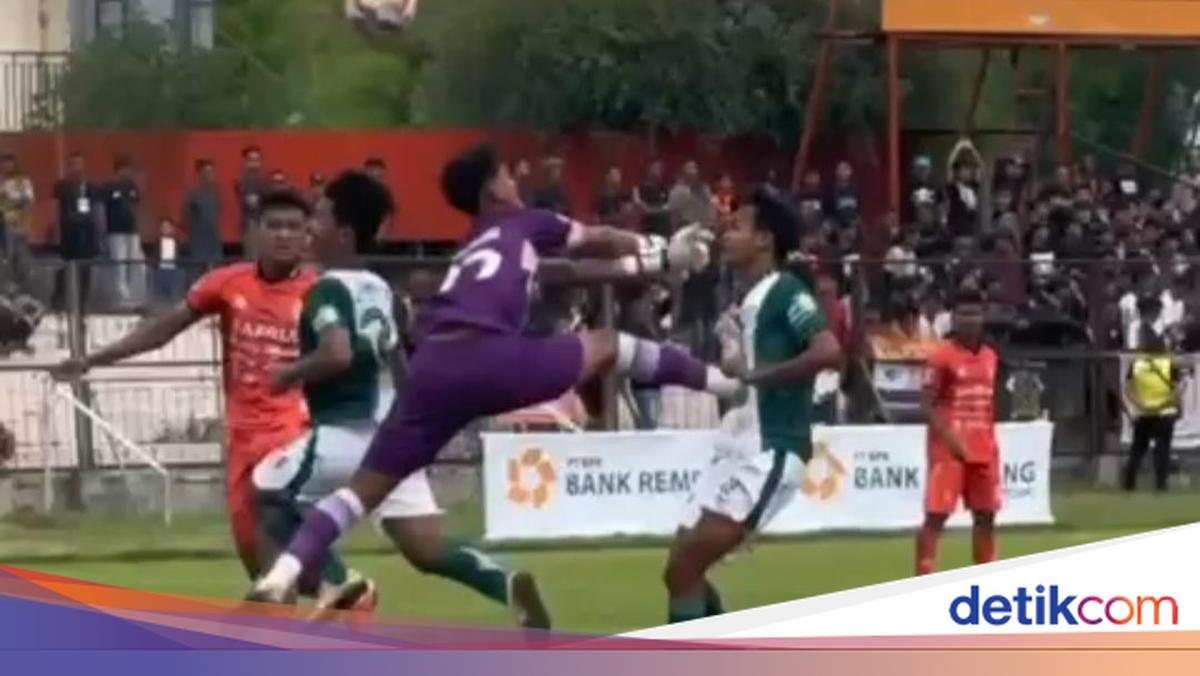 Viral Dada Pemain Persikaba Blora Kena Tendangan Kungfu Kiper PSIR Rembang