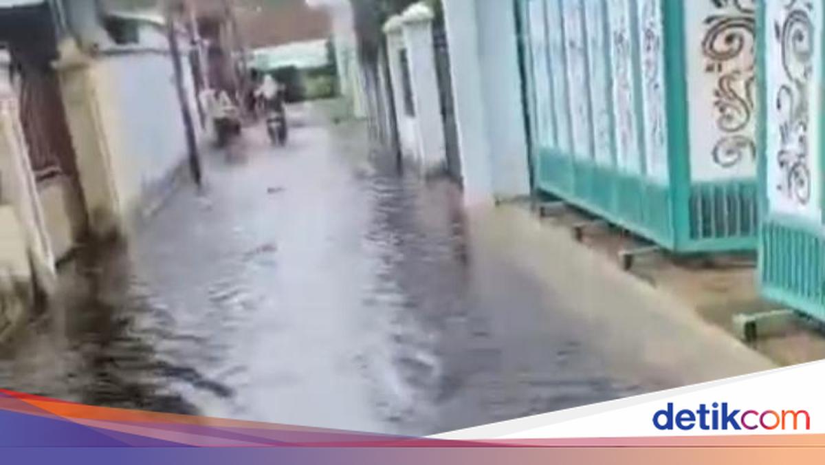 Viral Banjir Warna Merah di Pekalongan, Ternyata Ini Penyebabnya