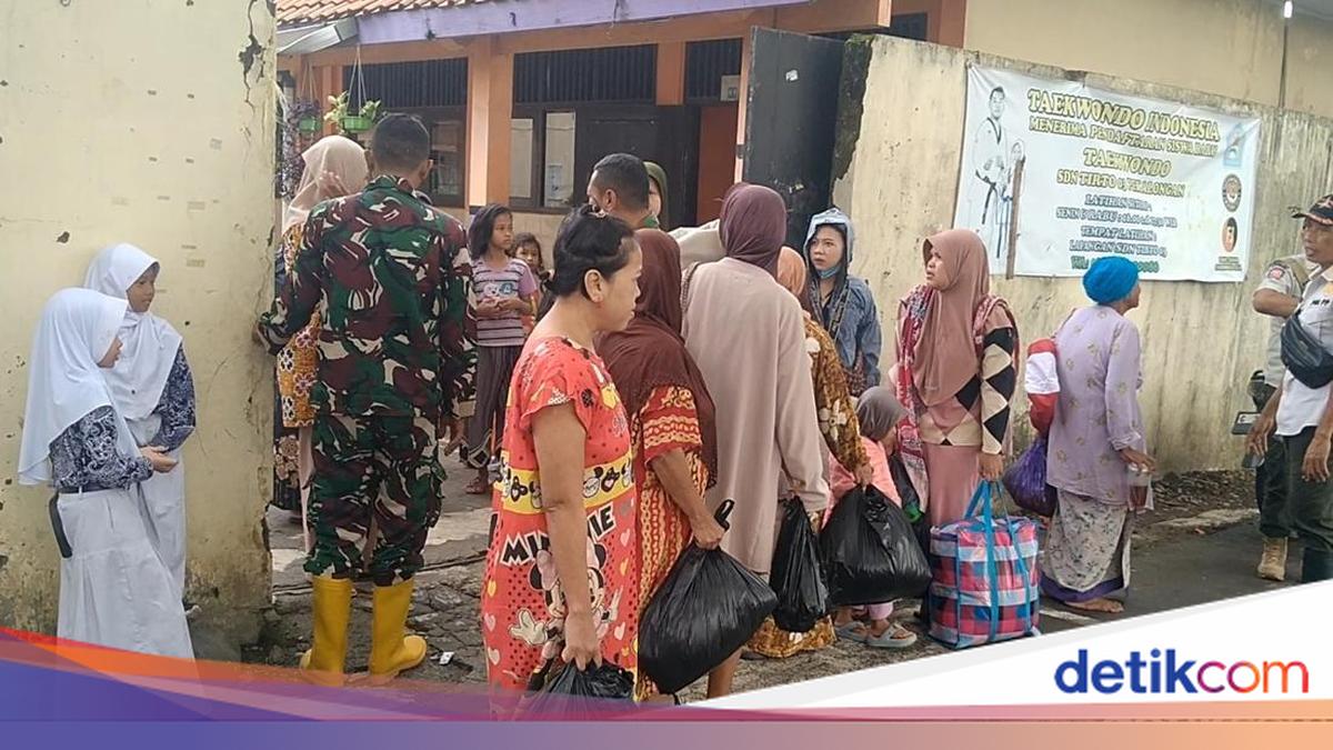 Ratusan Korban Banjir Masih Ngungsi di SDN 3 Tirto Pekalongan, KBM ...