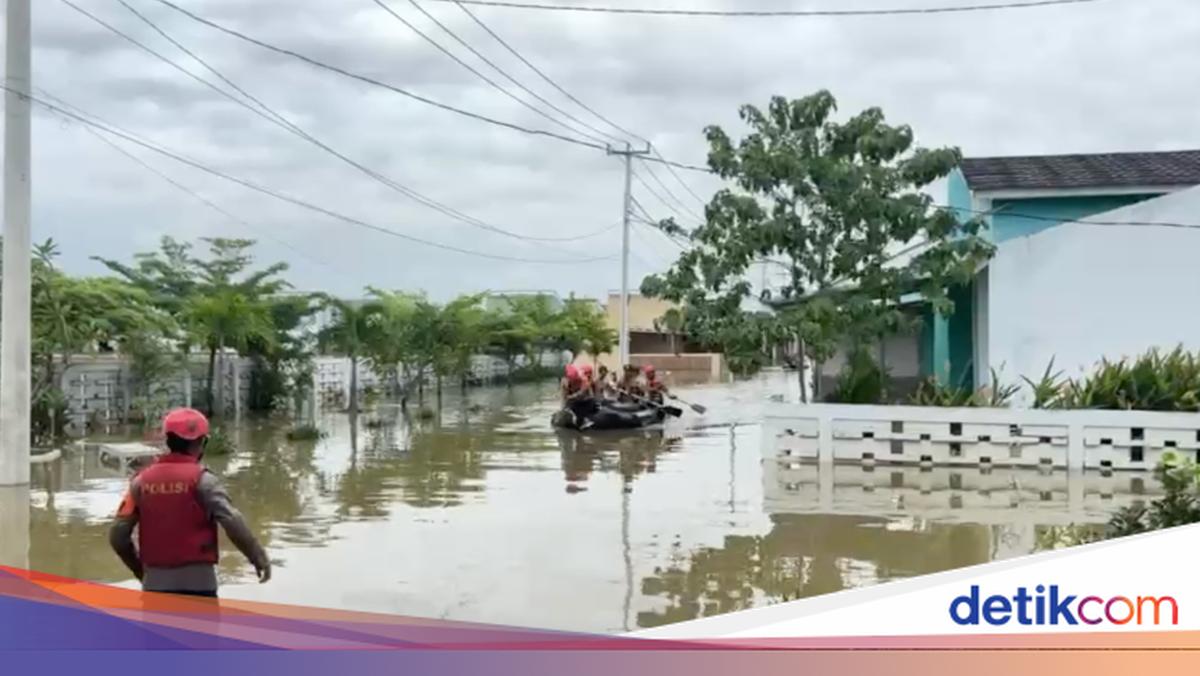 Banjir di Perumahan Green Lavender Sukawangi Bekasi, Polisi Evakuasi Warga