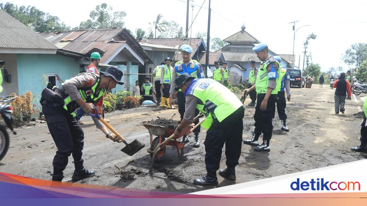 Polda Jateng Kerahkan Brimob Bangun Jembatan Darurat Imbas Banjir ...