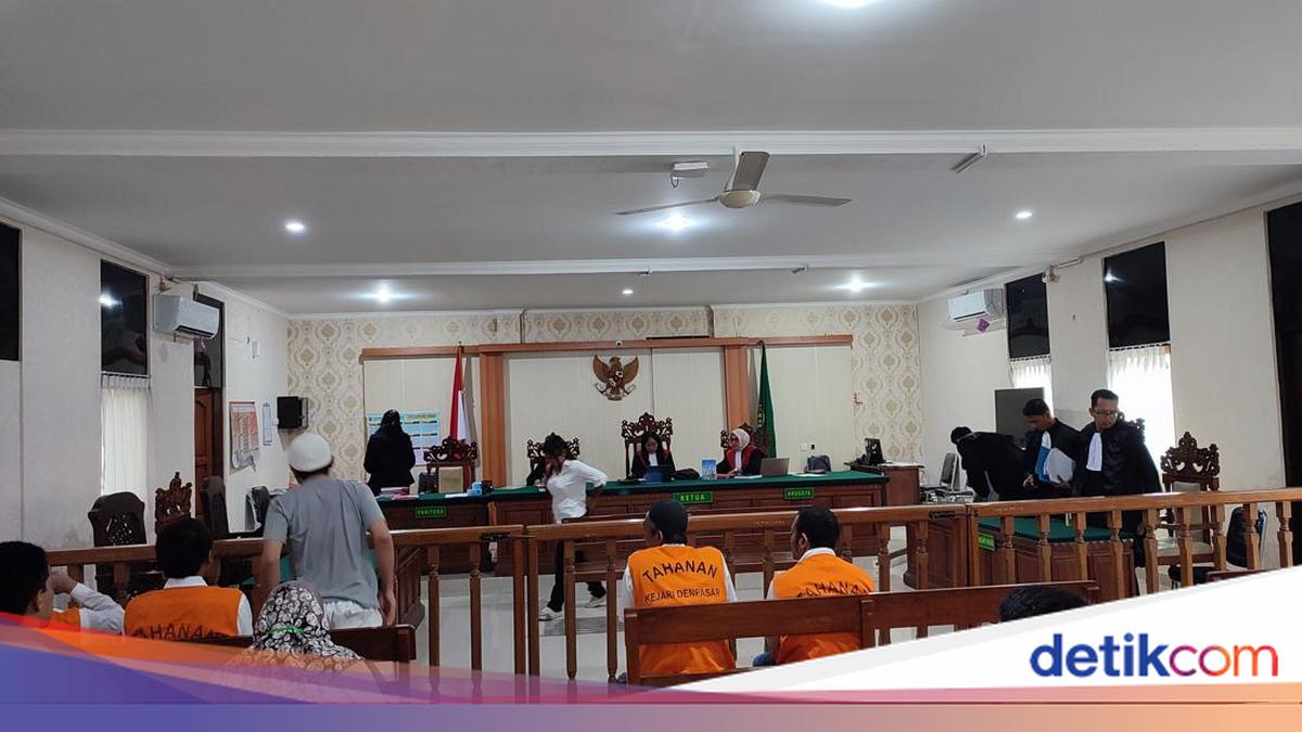 Gelapkan Mobil Rental, Perempuan di Denpasar Dituntut 2,5 Tahun Penjara