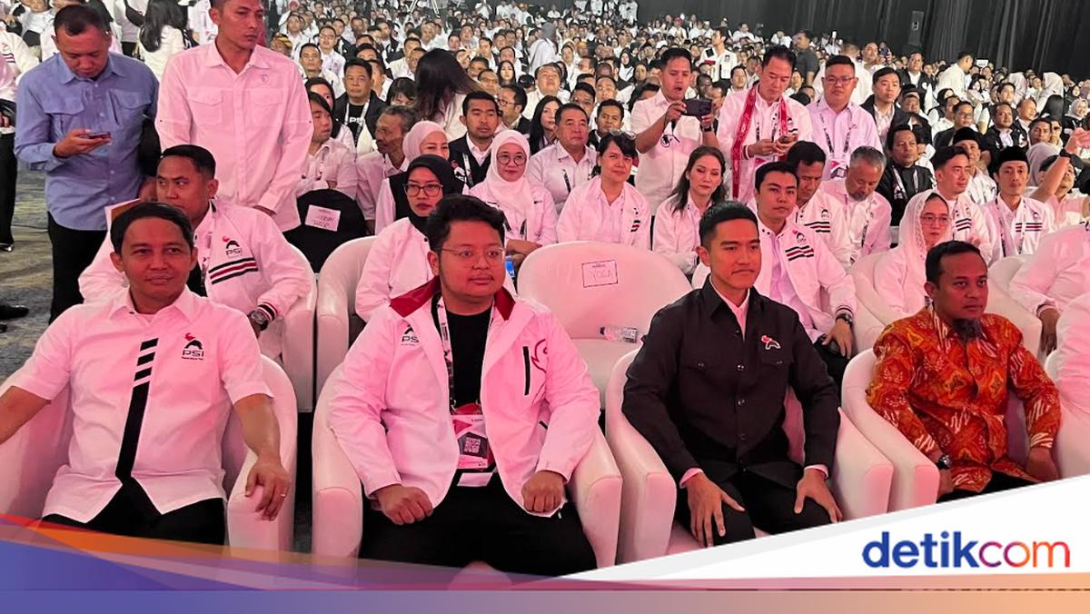 Kaesang Tiba di Lokasi Rakernas PSI, Disambut Angngaru Khas Bugis-Makassar