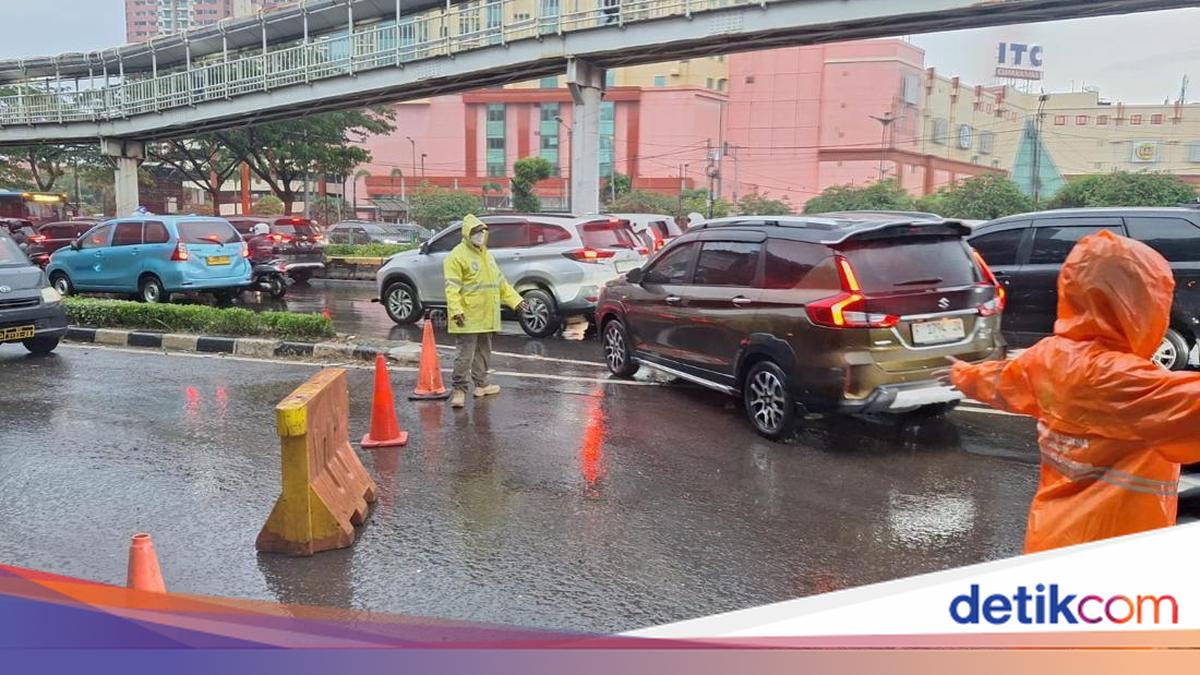 Jl Letjend Suprapto Banjir, Pengendara Diarahkan Masuk Jalur TransJ