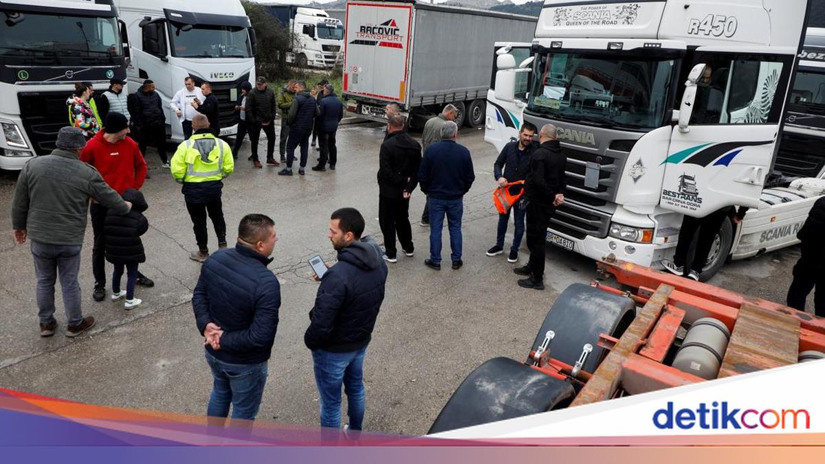 Truk Mandek di Balkan Barat, Akses Perbatasan Uni Eropa Diblokir