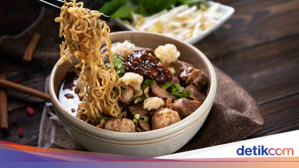 7 Mie Ayam Terenak di Bandung dari Rasa Chili Oil Sampai Topping Barbar
