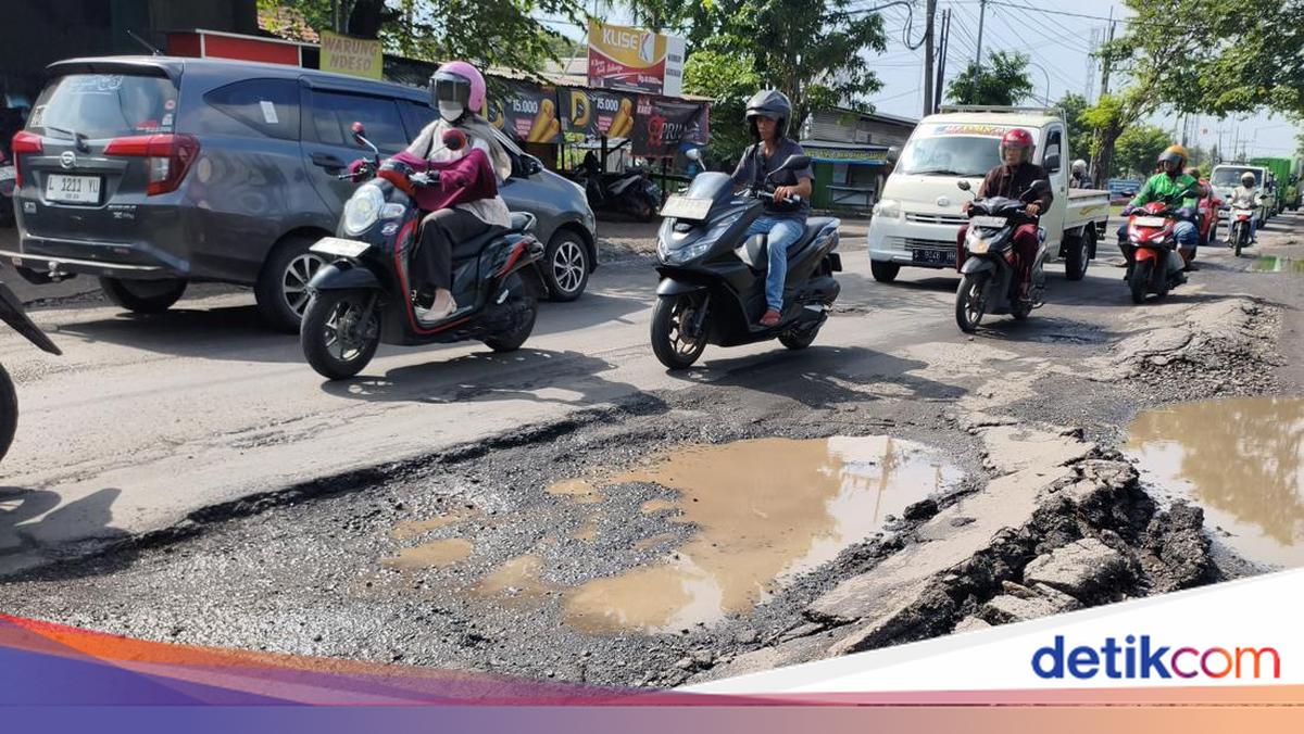 Warga Keluhkan Jalan Lingkar Timur Sidoarjo Banyak Berlubang