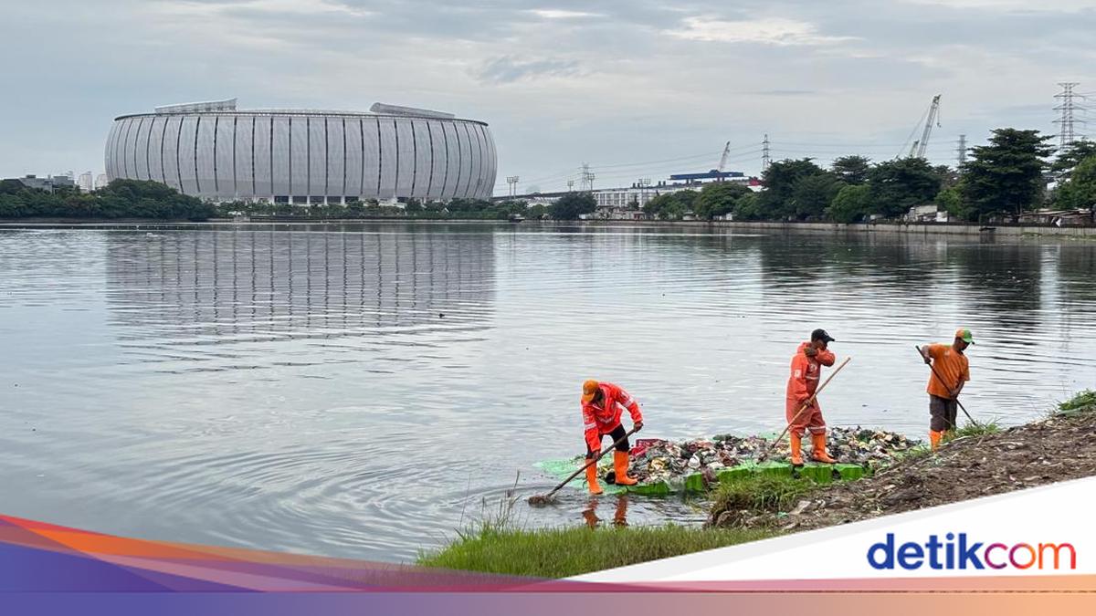 30 Personel Damkar Diterjunkan Cari Warga Tenggelam di Danau Sunter Jakut