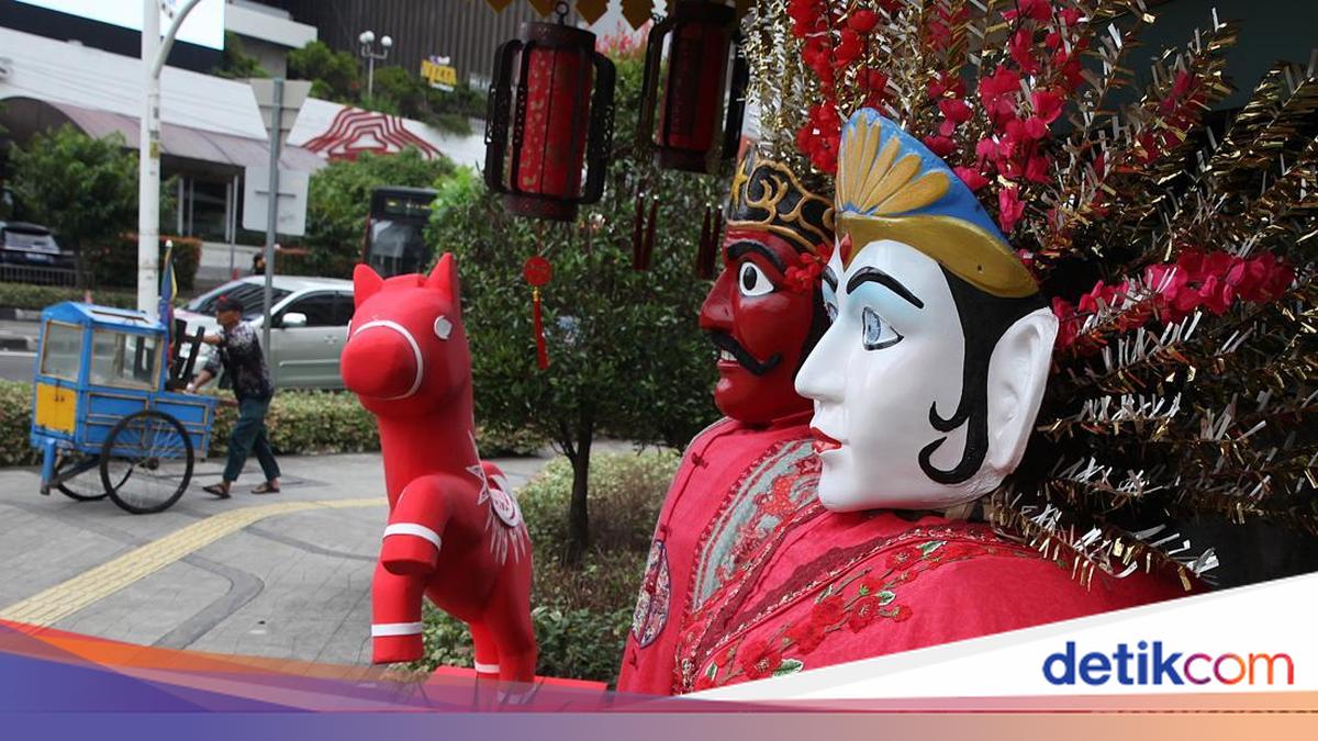 Lampion dan Ondel-Ondel Warnai Pedestrian Sudirman-Thamrin Sambut Imlek