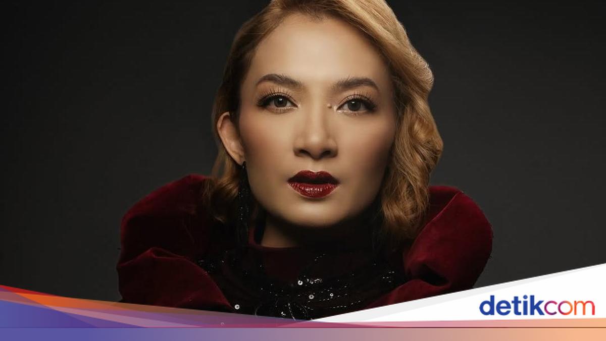 10 Tahun Hilang, Ika Putri Comeback dengan Lagu Sadis