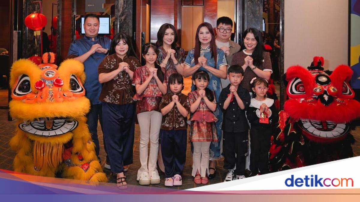Gong Xi Fa Cai! Foto Keluarga Artis Rayakan Imlek dan Tradisi Yee Sang