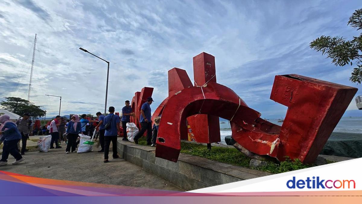 Kondisi Alun-alun Gadobangkong Sukabumi Rusak Usai Viral 'Penyu Kardus'