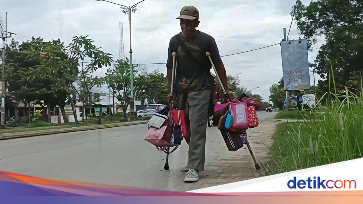 Cerita Eryana, Penjual Tas Bertongkat yang Melintasi Batas Kota