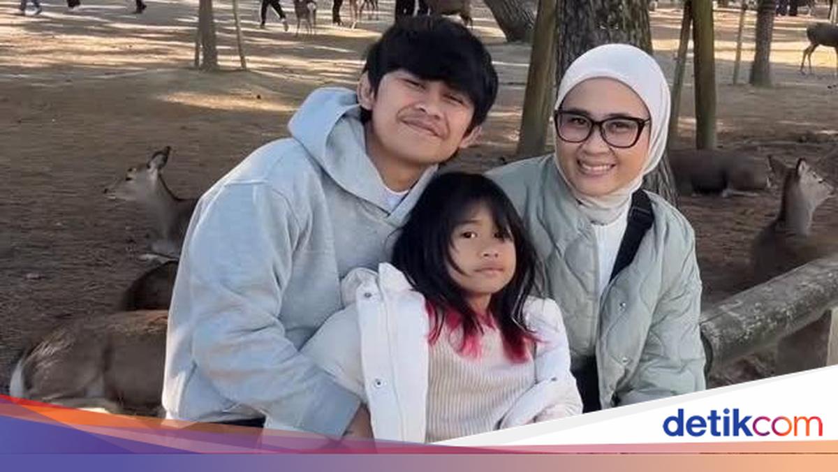 Indra Jegel Bikin Istri-Anak Berbinar-binar Happy di Jepang